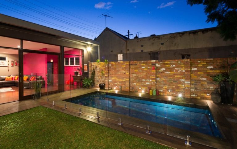 10 DIY Swimming Pool Fence Ideas, Designs & Styles